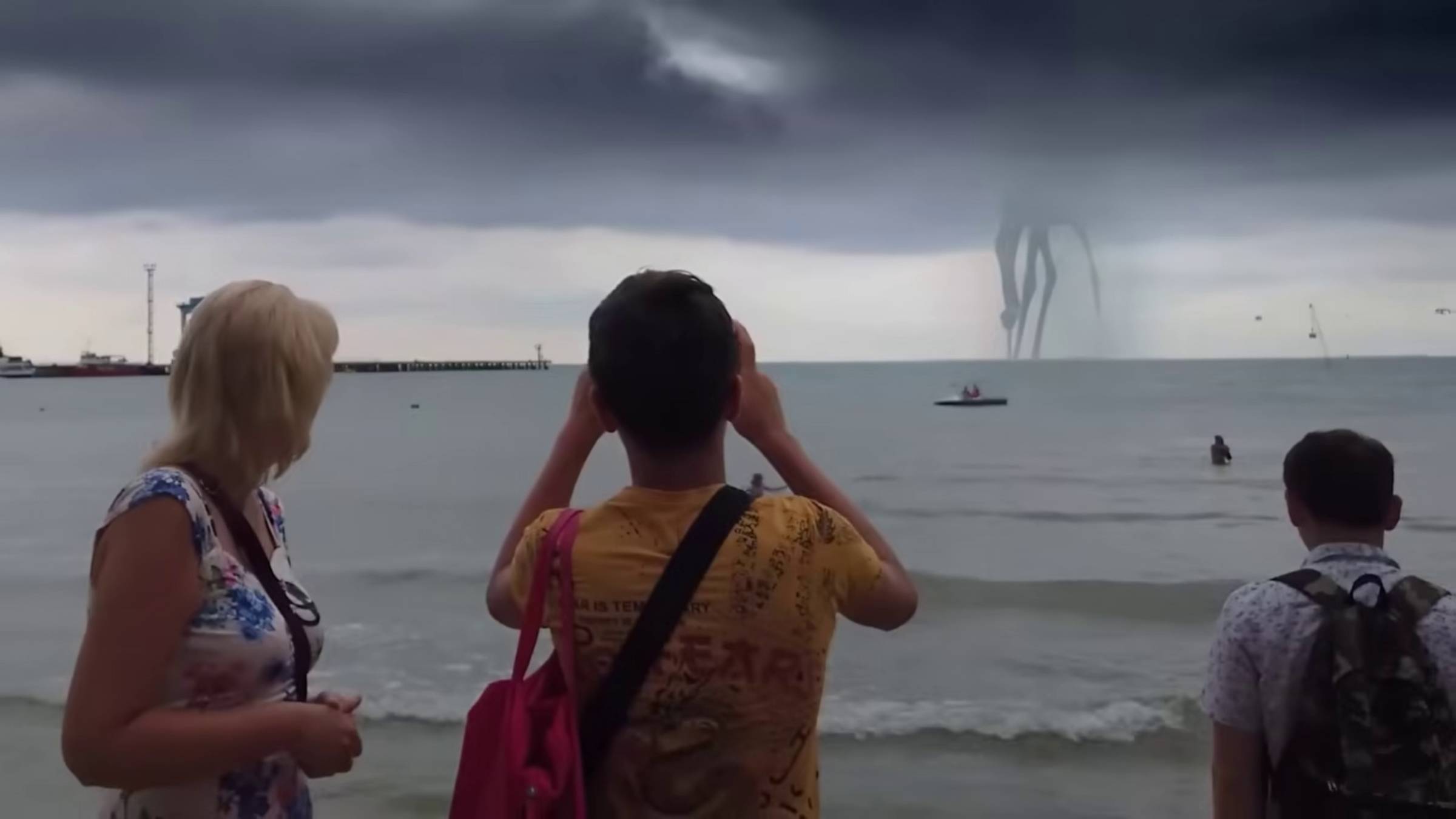 АНАПА ! СУЩЕСТВО ИЗ СМЕРЧА ! ПЛЯЖ ! БЕЗ КОММЕНТАРИЕВ !!!