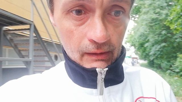 Германия земля Бавария, Шробенхаузен. Воздушная тревога. Прилетит орех или нет?