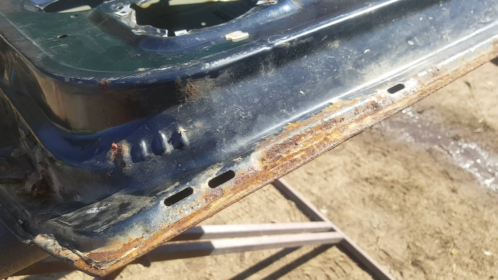 У каждого свой ремонт Двери из шпаклевки.Как превести впорядок свой авто.