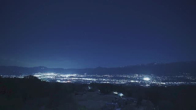 01 [Зимняя ночь в машине] Поездка, чтобы увидеть Альпы, окрашенные в восход солнца