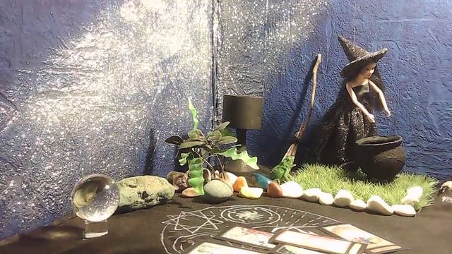 ЛЮБИТ ЛИ ОН (ОНА) МЕНЯ ?     Shorts