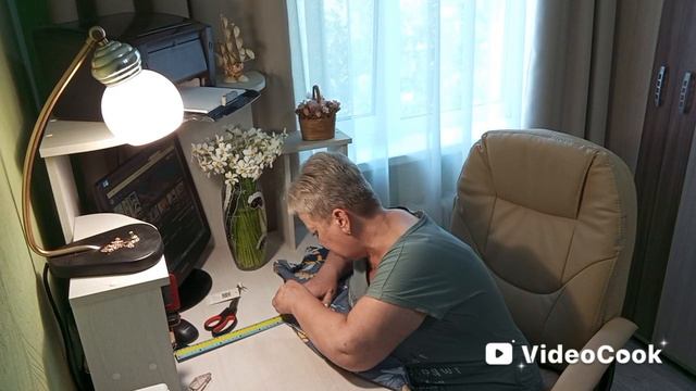 Перешиваю летнее платье из большого в маленькое.