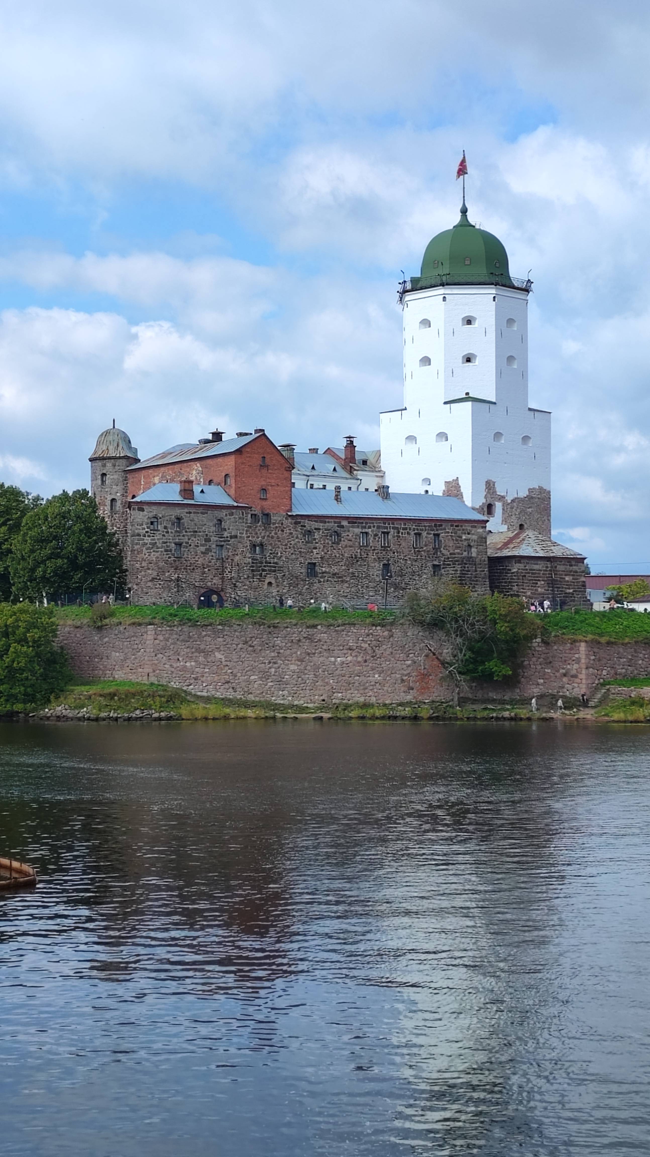 Выборгский замок. Аннинские укрепления. Парк Монрепо. Людвигсбург. Китайские арочные мостики.