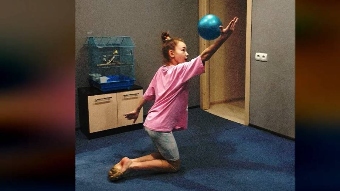 Работа с мячом. Художественная гимнастика. Тренировки дома