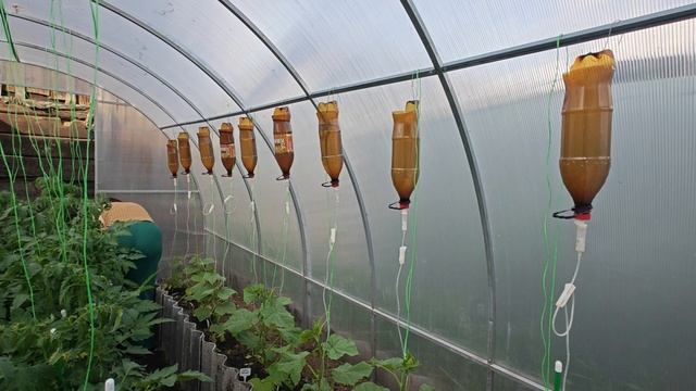 Не удобный ковшик. ДЛЯ набора ВОДЫ капельного полива..