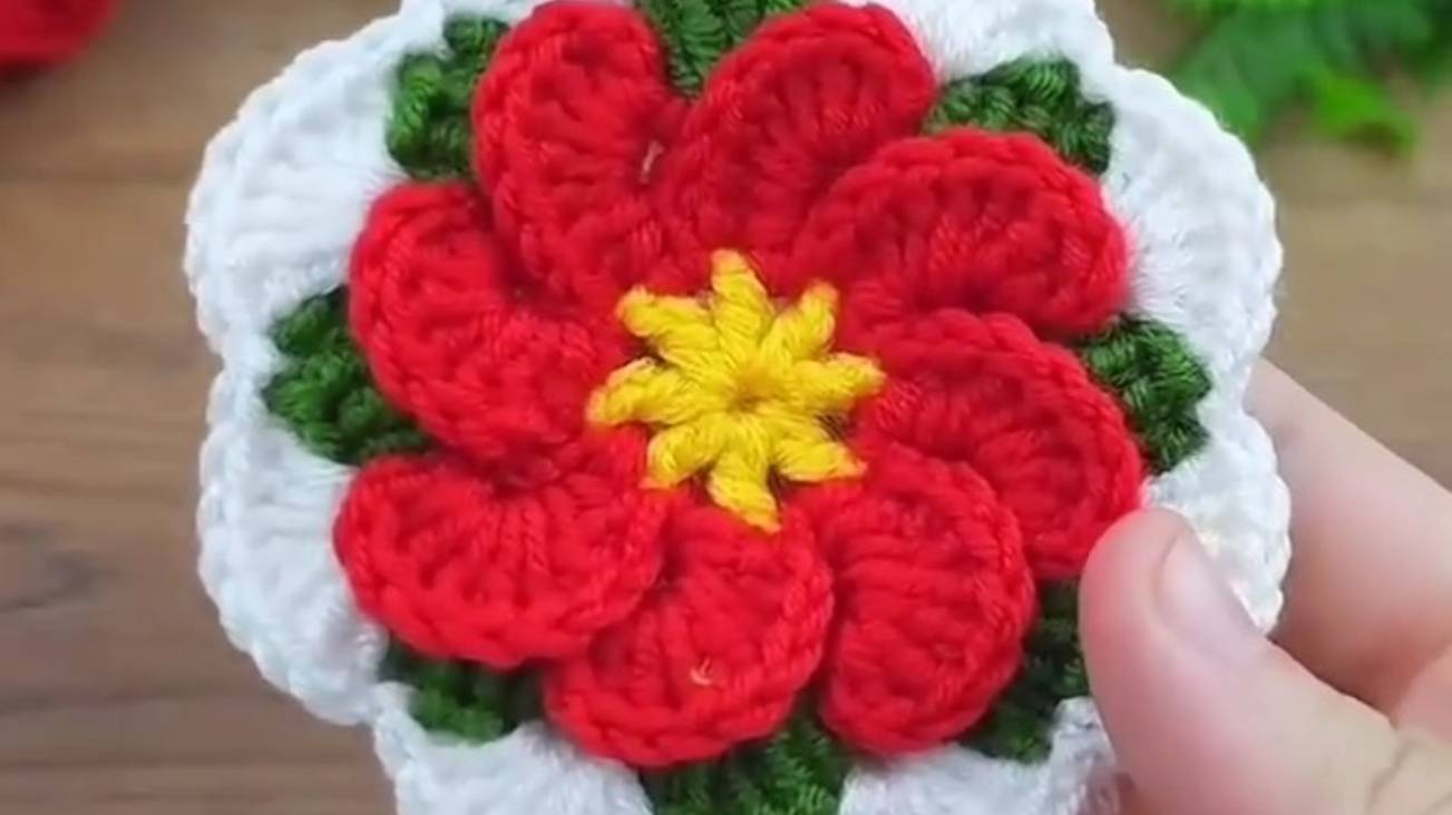 Красивый многослойный цветок крючком