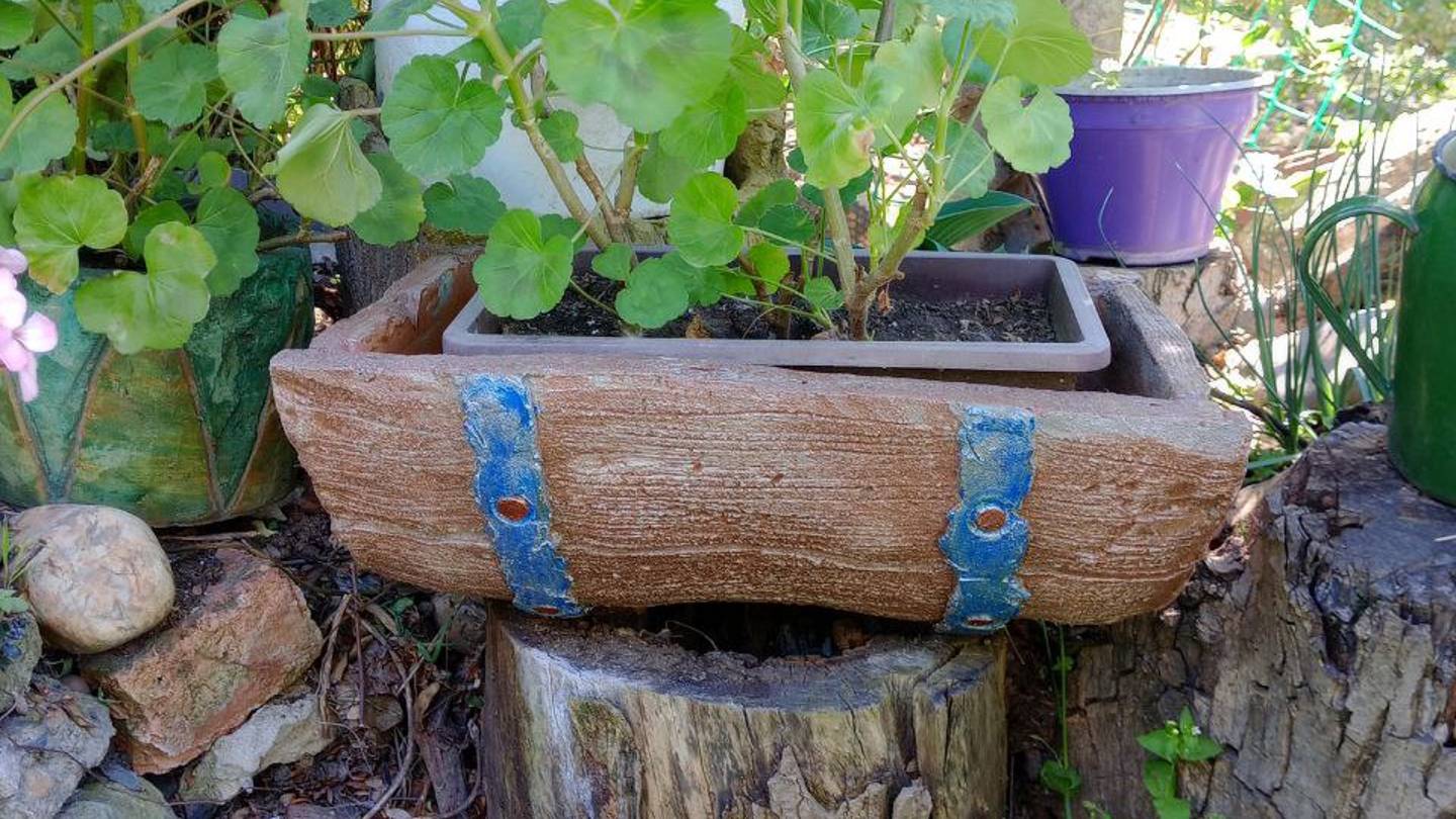 цветочники на даче от  разных  мастеров  идеи..