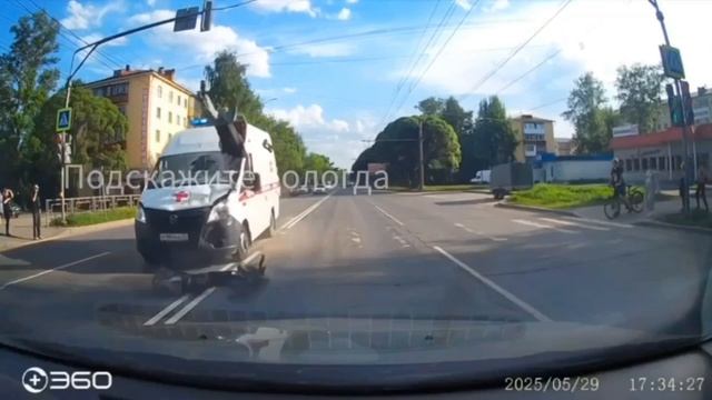 Неотложка и самокатчик в Вологде