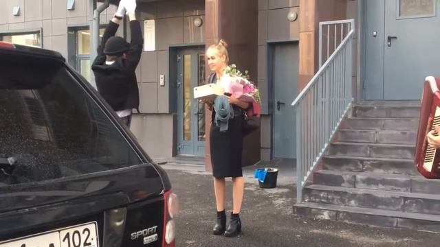 Сюрприз с французским мимом