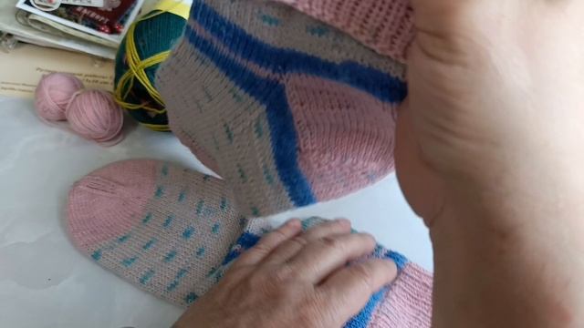 Немного о носочной пряже и вышивке .