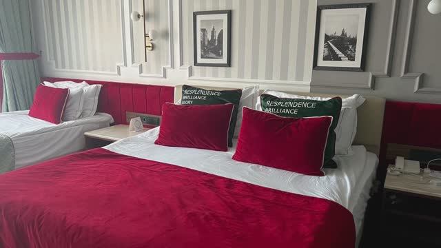 Наш номер в отеле Kremlin Palace и почему мы трижды его меняли.