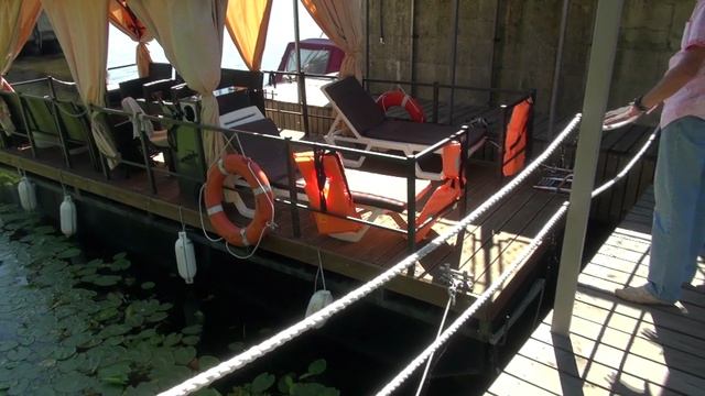 Осмотр понтона инспектором ГИМС