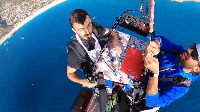 Диванно-бытовой парапланеризмю  На диване перед телевизором, кофе, небесный шашлык на параплане.