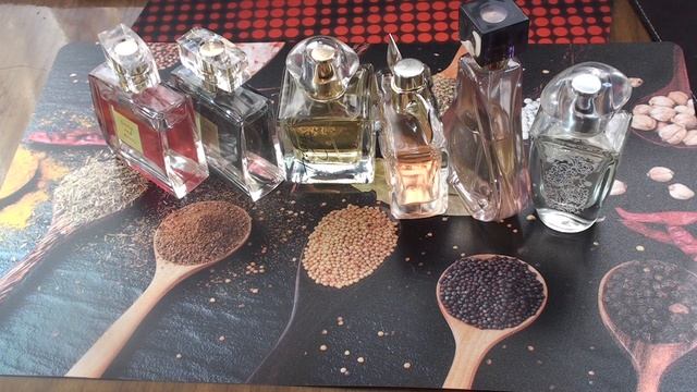 МОЯ ЗИМНЯЯ ДЕСЯТКА АРОМАТОВ AVON, MARY KAY