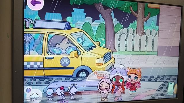 Лучшая семейка. Все гуляют под дождём☂️🌧, а Артем заболел🤒. Аватар ворлд