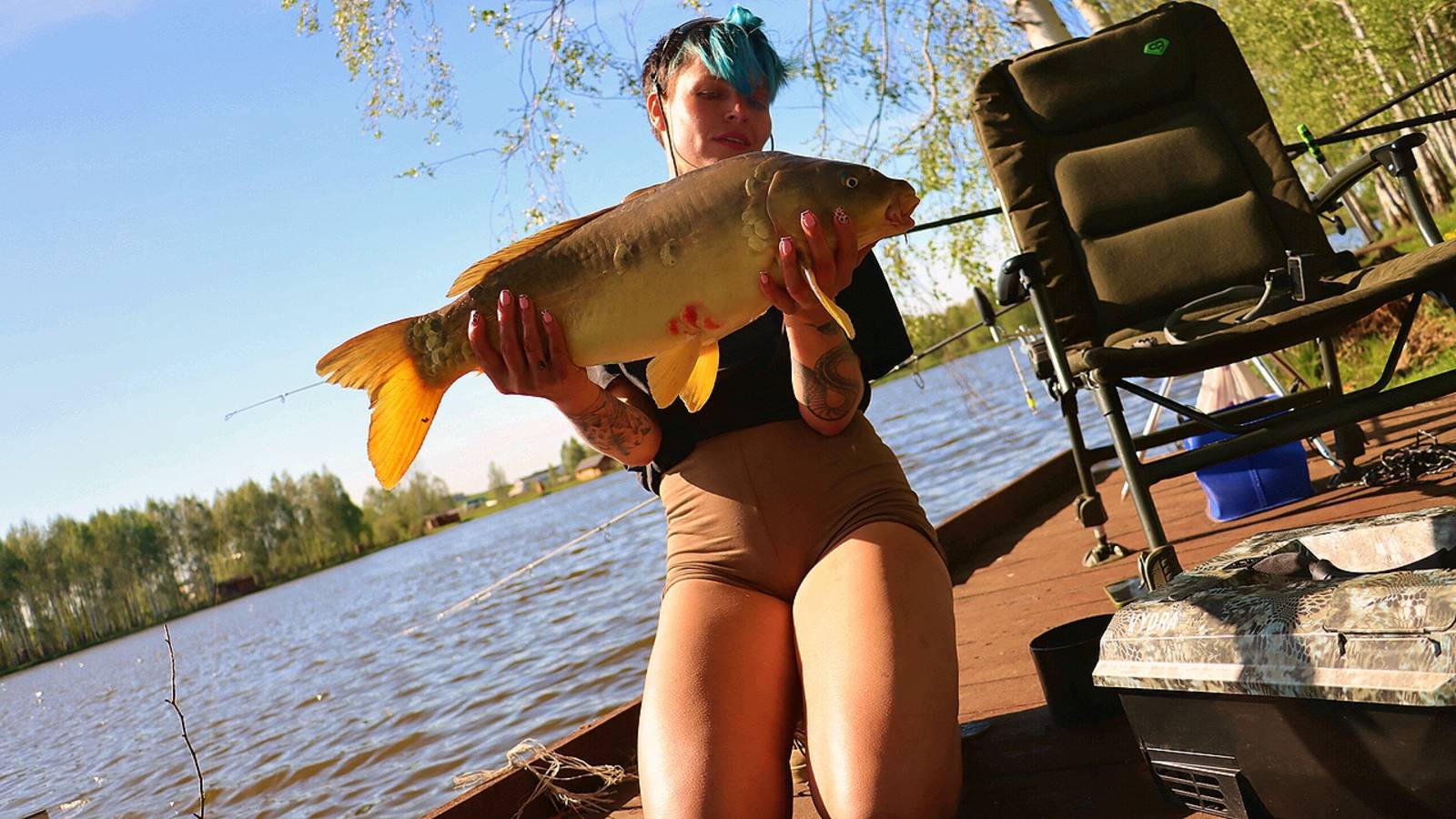 Ловлю КАРПА и ОТДЫХАЮ! Поклевки, баня и даже поплавок! #499