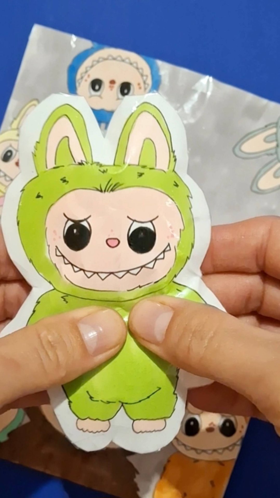 Распаковка сквиши Лабубу из бумаги