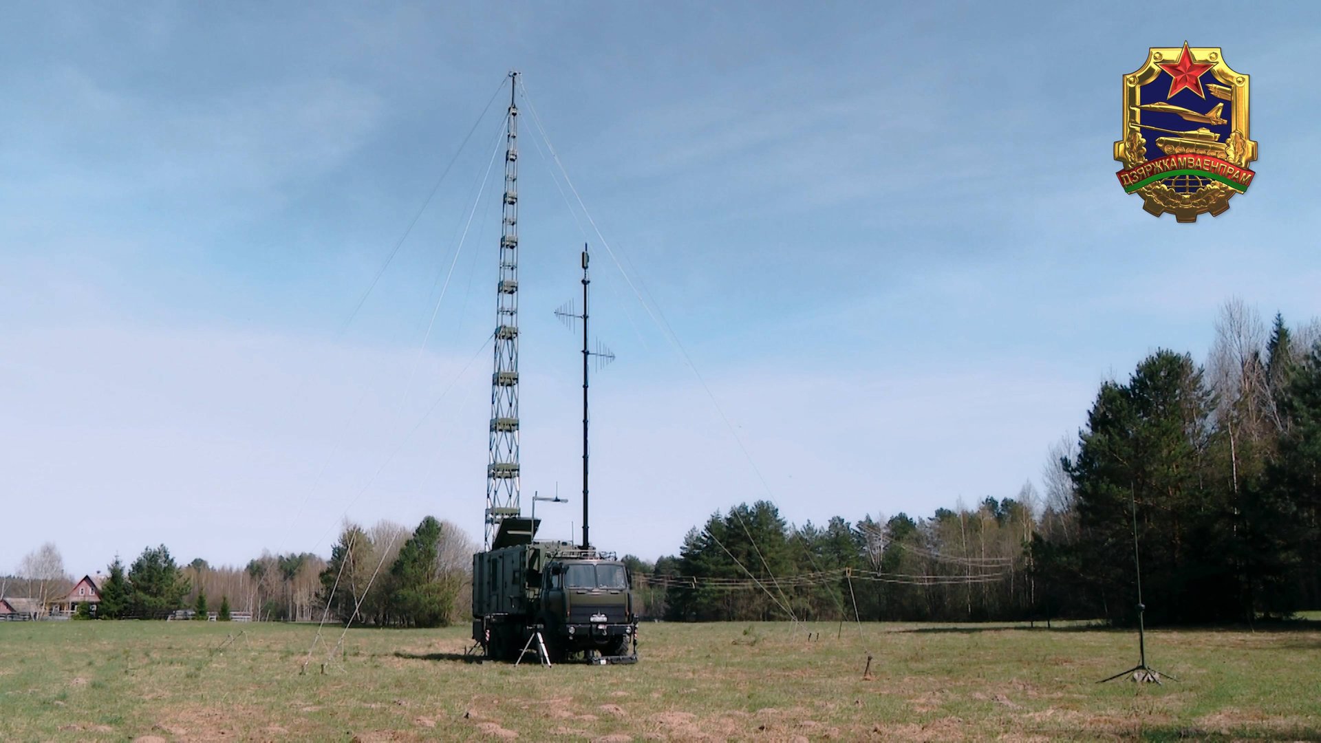 Экспонаты MILEX-2025: Станция помех КВ диапазона Р-327 «Кветка»