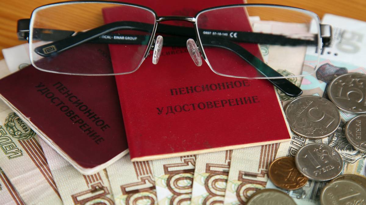 Можно ли перейти на пенсию супруга?