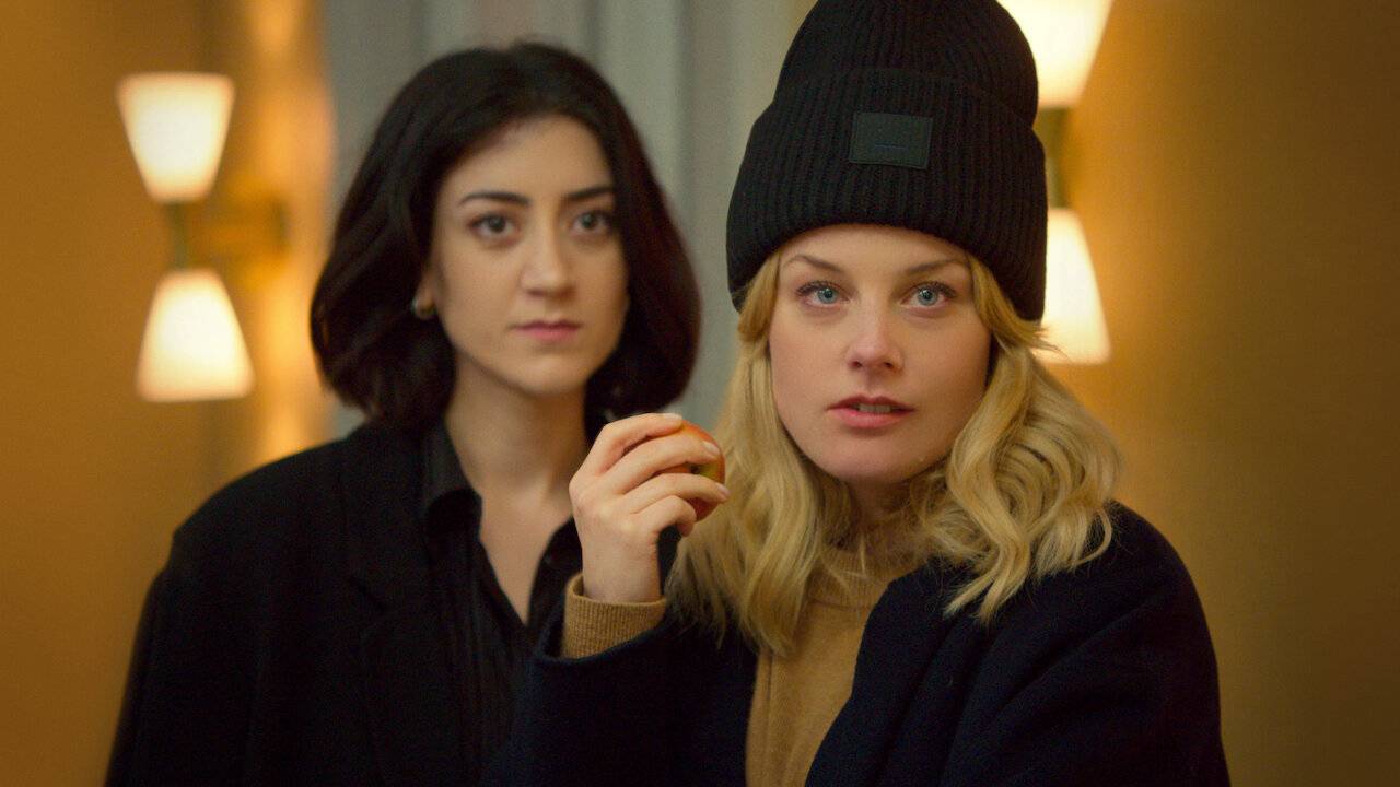 Сериал Любовь и анархия - 1 сезон 8 серия / Love & Anarchy