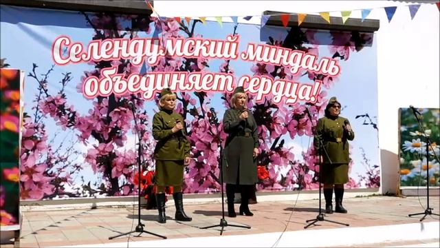 трио из Нижнего Саянтуя - выступление