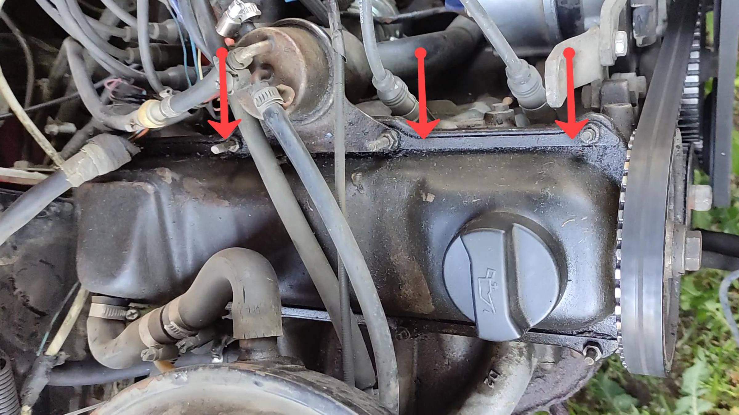 Течь из под крышки клапанов 💧