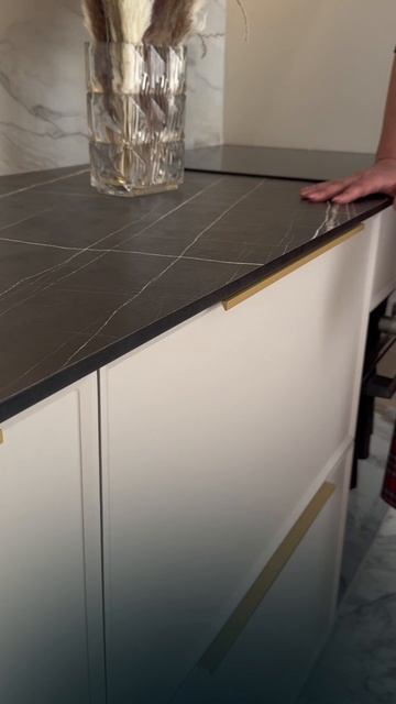 ✨ Минимализм в деталях — вот что делает кухню по-настоящему современной.