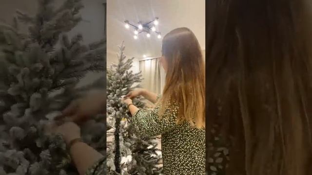 Как классно украсить елку к новому году? Ответ тут.