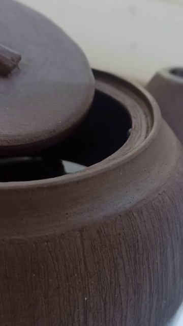 макро чайника из глины брауни