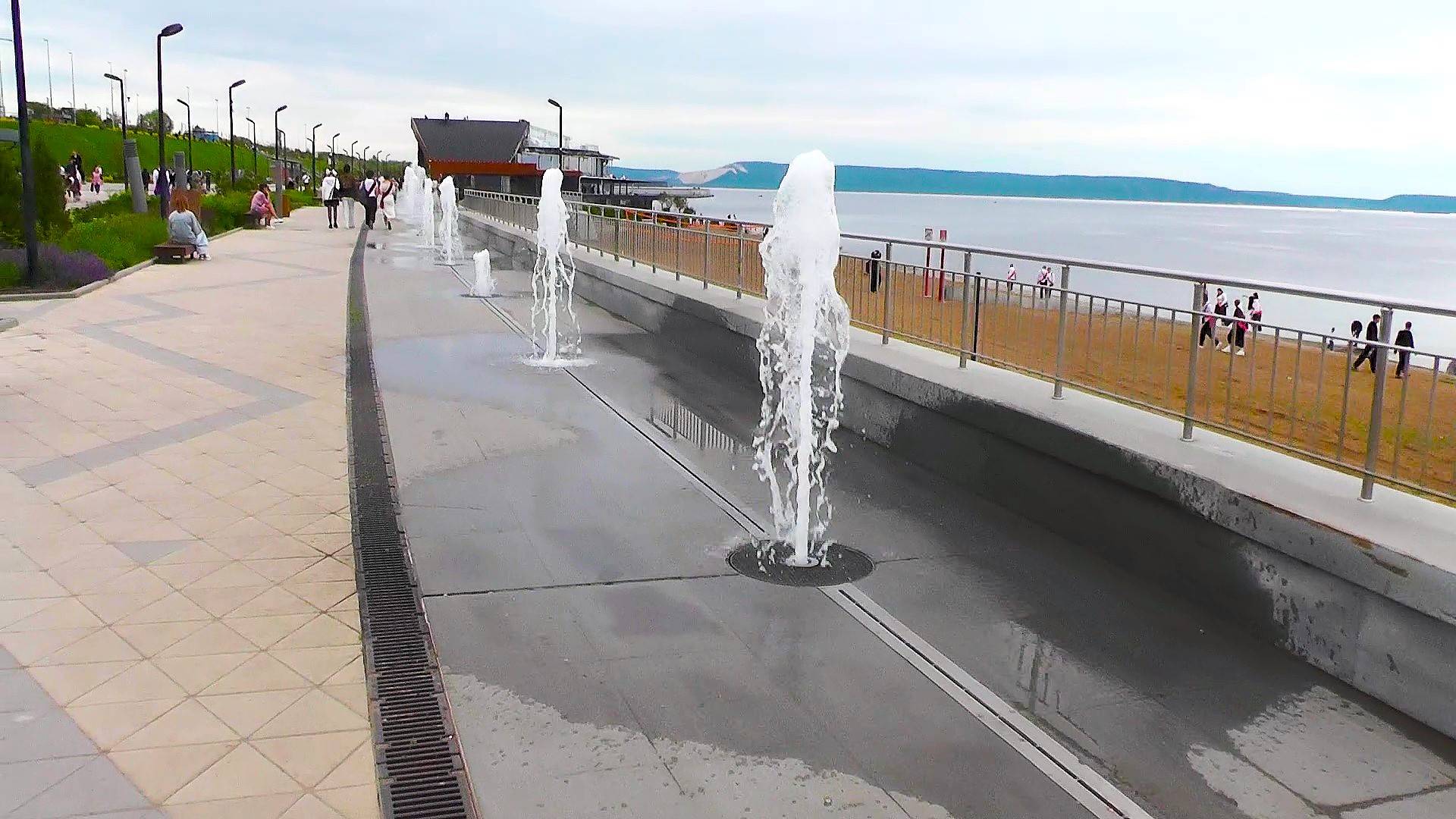 Набережная Волги в Тольятти с видом на Жигулевские горы