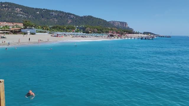 Вид на море и пляж отеля 
Swandor Hotels & Resorts Kemer 5*
с пирса отеля.
17 мая 2025 г.