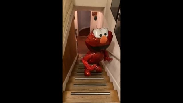 Жуткий воздушный шарик Элмо