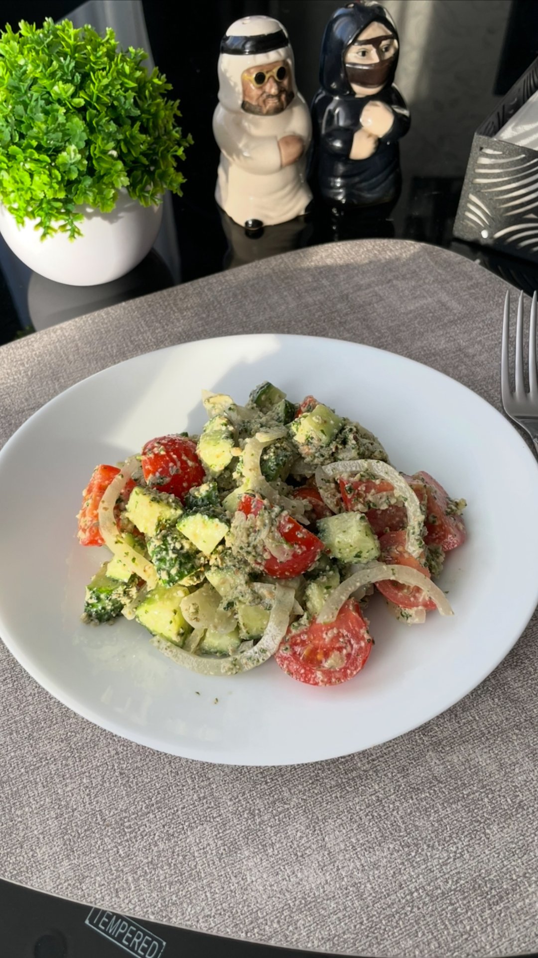 Овощной салат по-Грузински с ореховой заправкой