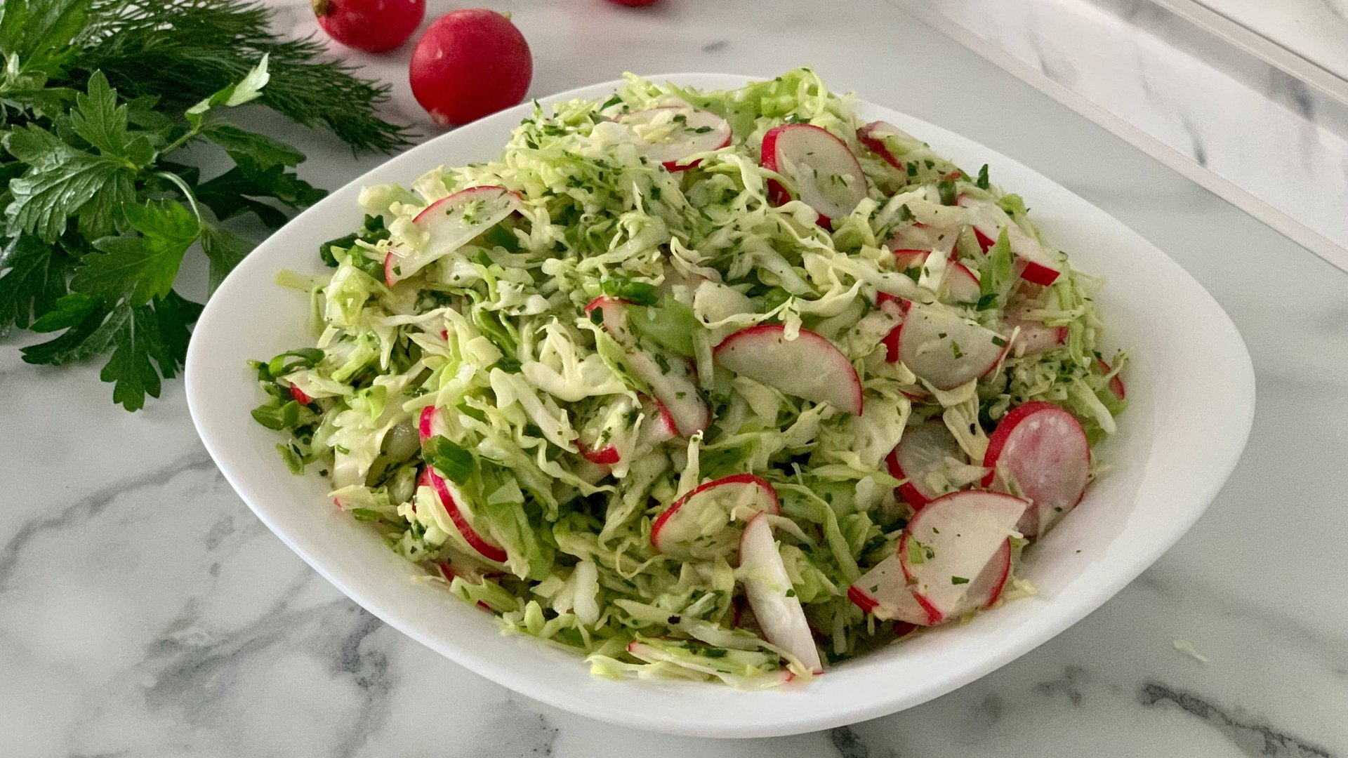 Летний САЛАТ "СВЕЖЕСТЬ" с Оригинальной Зеленой Заправкой