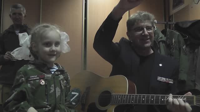 А на плечах у нас зеленые погоны. Мазур Владимир