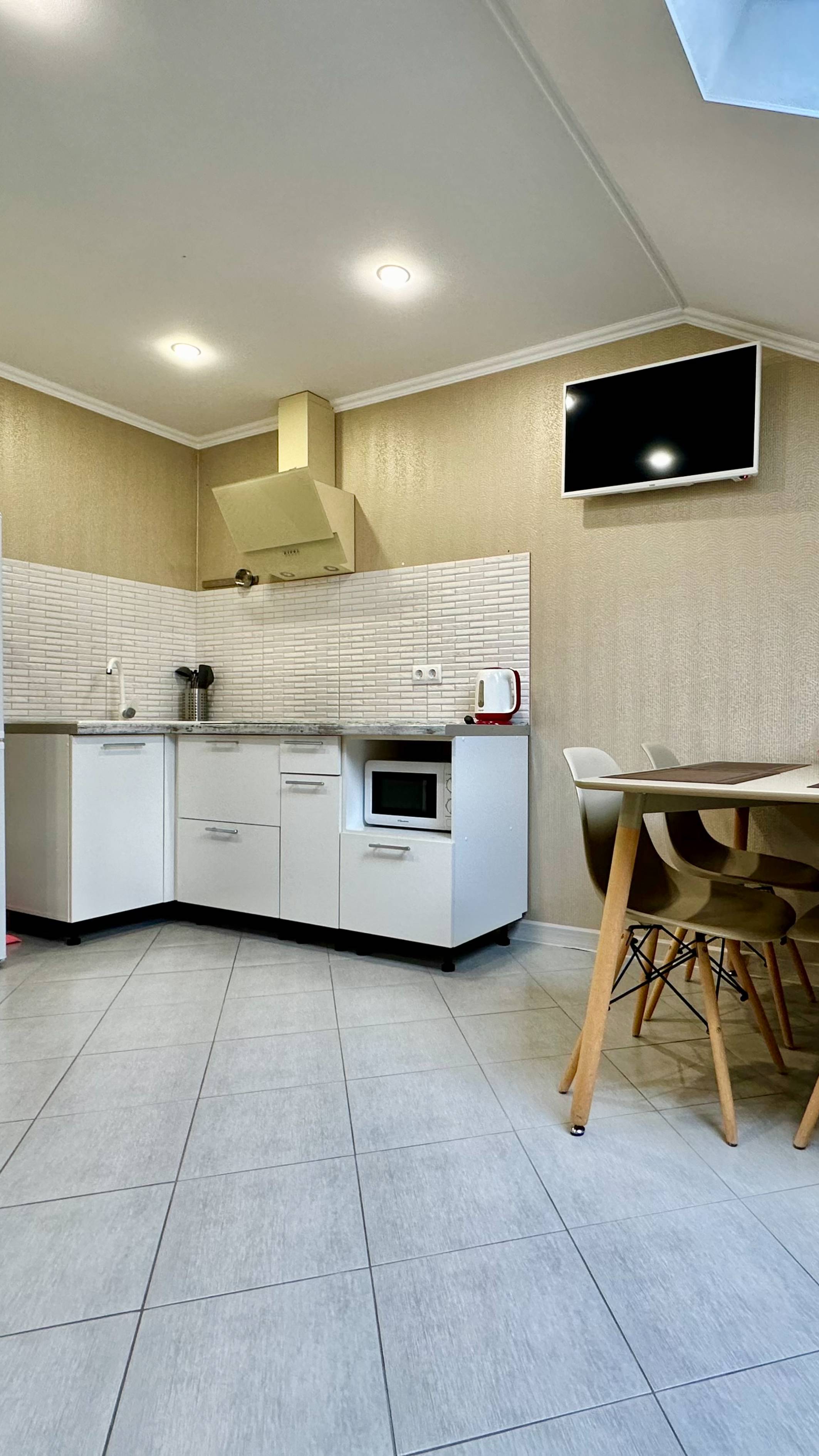 Квартира 500 м до моря, с мебелью и техникой, 6 777 777 руб. 8 989 768 35 68 Наталья