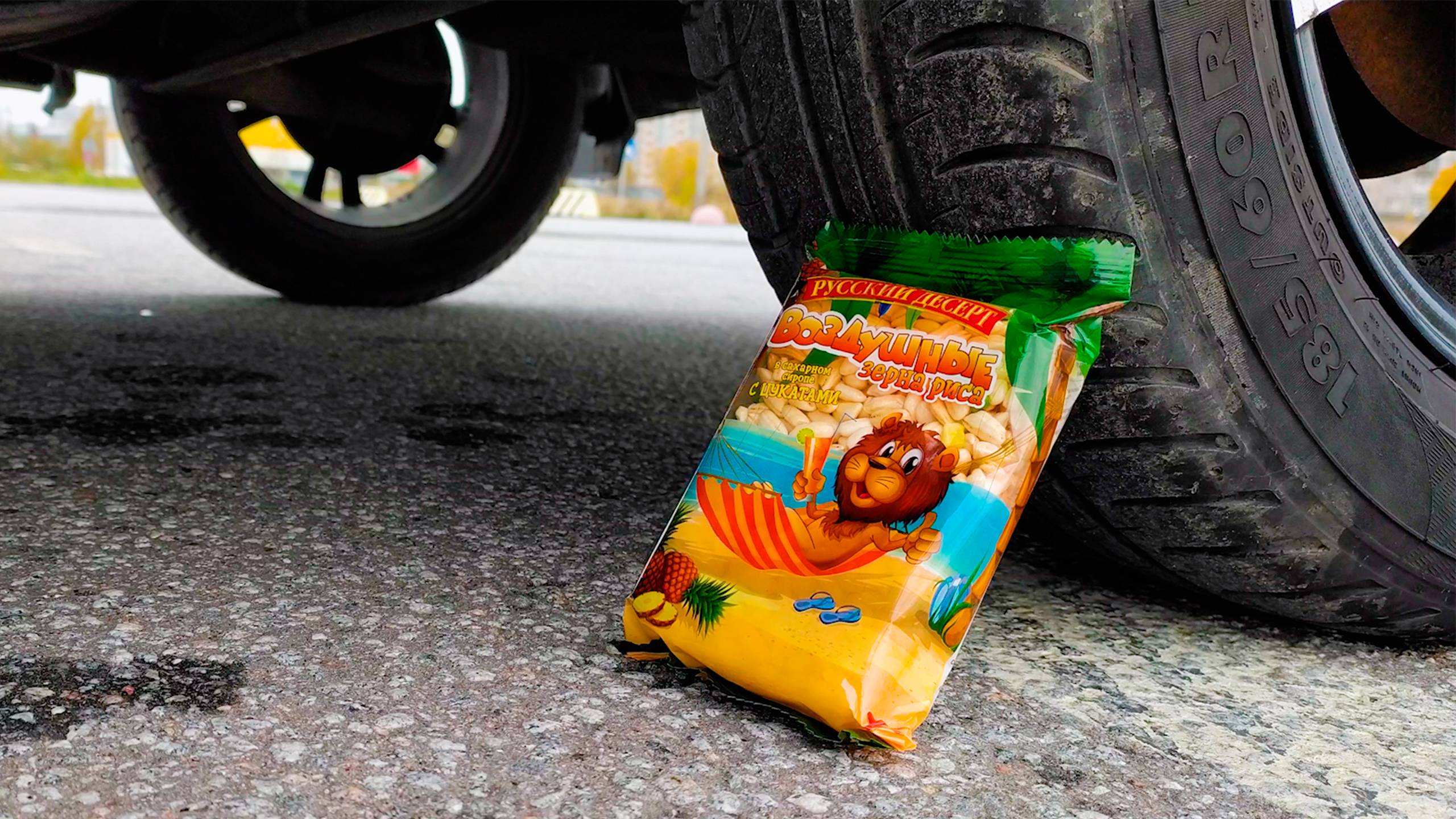 Эксперимент с автомобилем! Краш тест vs Давить колесом Воздушный Рис, Сладости, Old Spice и другое!