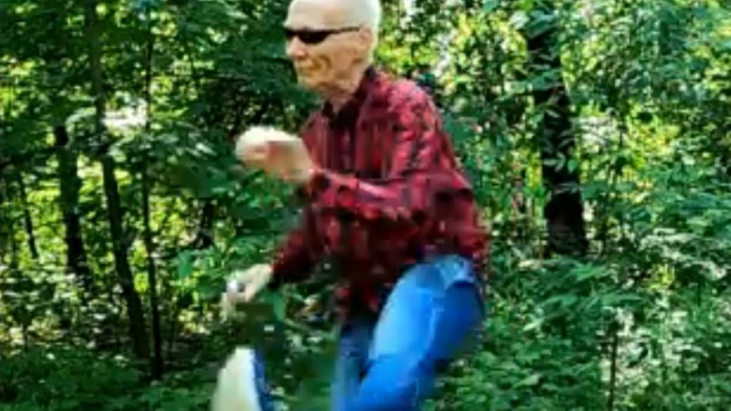 03.06.2025 Разминка 60+ в "мимо проходящем" парке. Волновая гимнастика без объяснений.