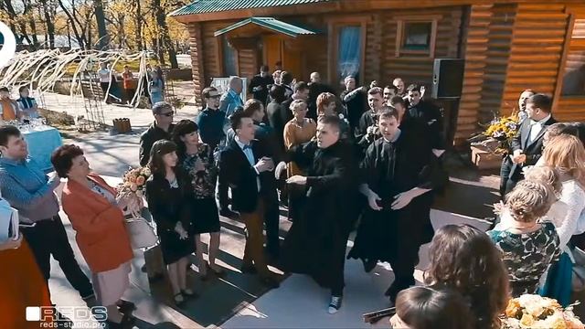 Ведущий Илья Капелин