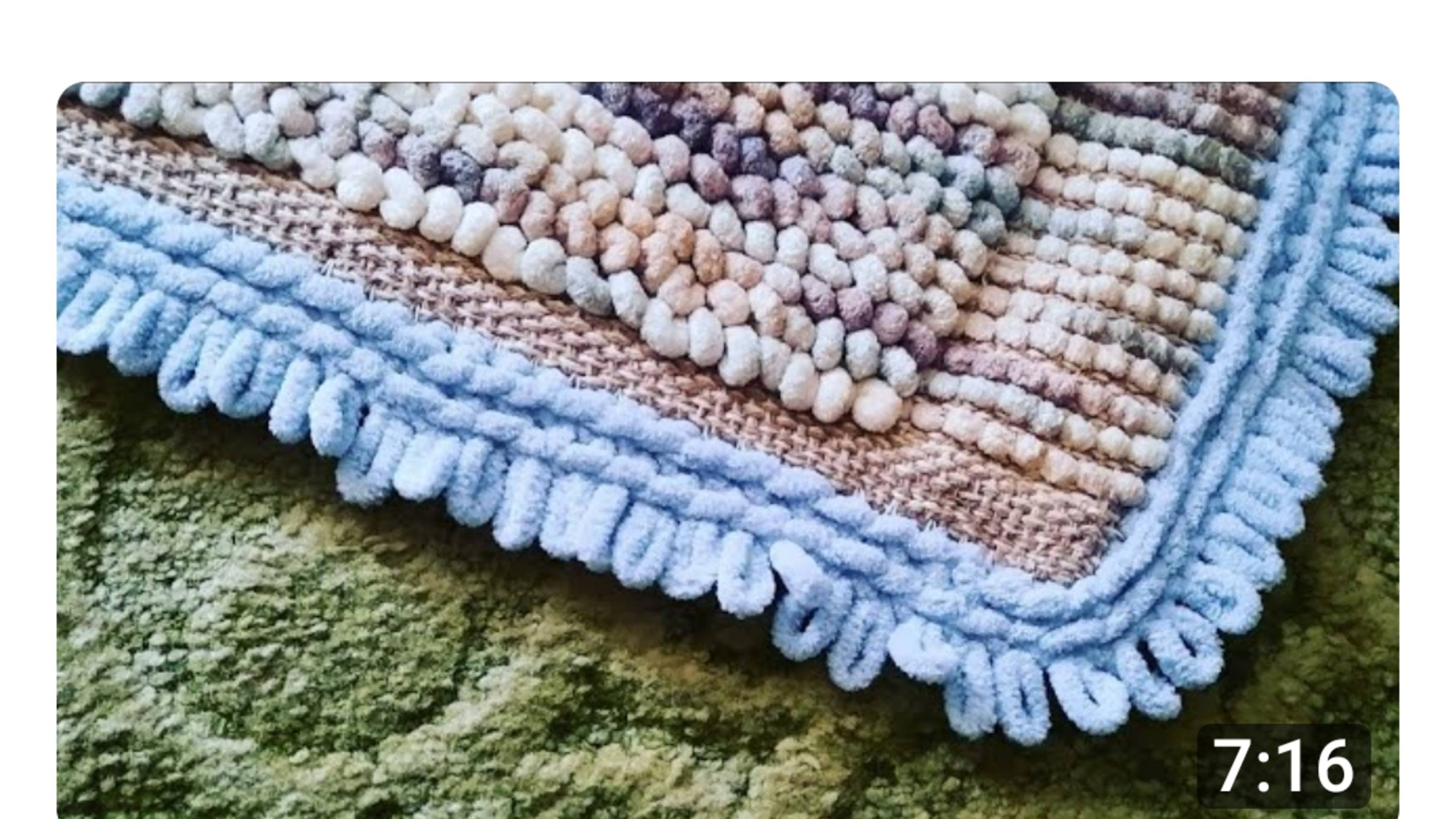 Обвязка коврика пряжей Alize PUFFY.