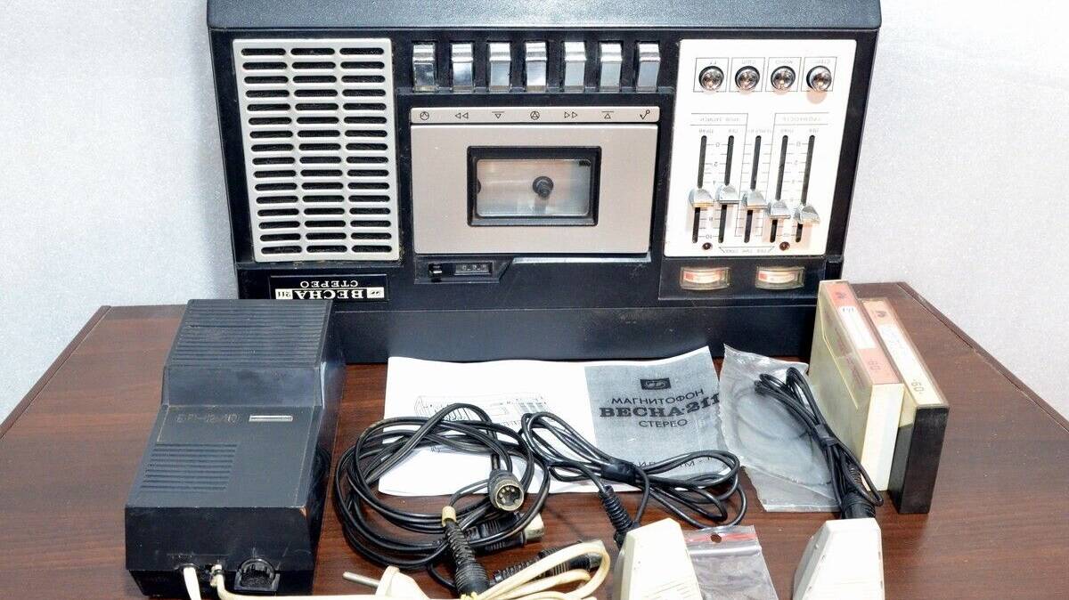 Советский кассетный магнитофон  Весна 211 стерео CCCP-1978-год