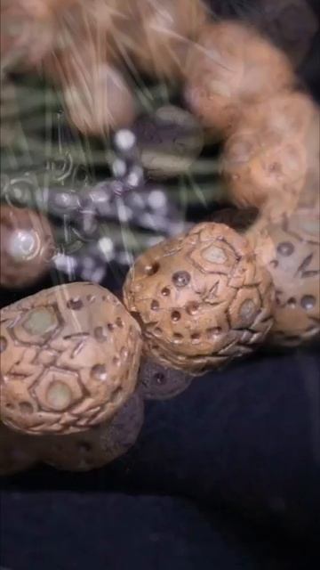 Бусы. Брауни Вайт