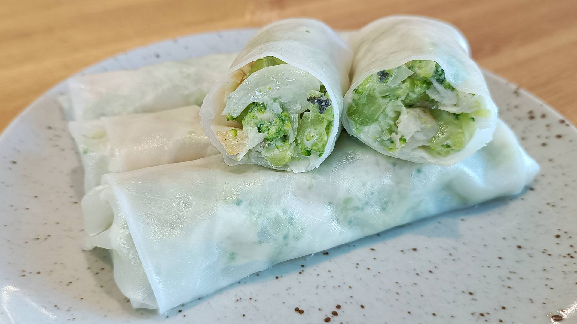 ДИЕТИЧЕСКИЕ РОЛЛЫ с хеком, брокколи и сметаной
