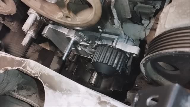 K4M замена ремня ГРМ, помпы и сальников Рено Сандеро