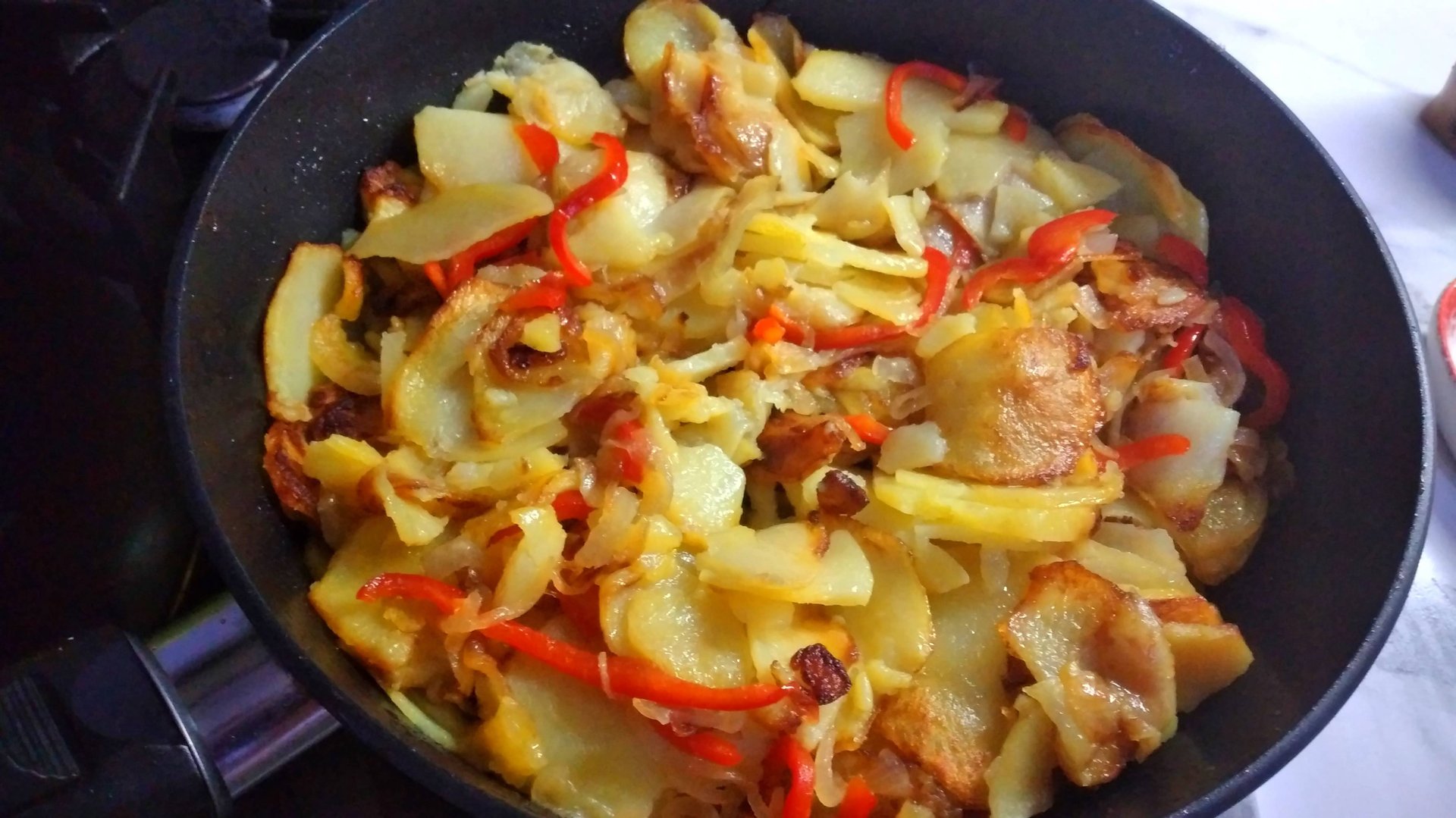 Вкуснейшая жареная картошка с болгарским перцем!