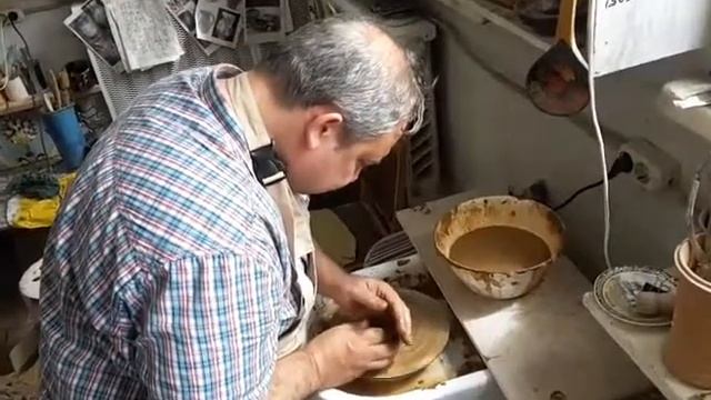 Работа на гончарном круге Никодим - 250Н (настольный вариант)