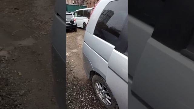 Данный Тойота Исис обошёлся в 990.000 рублей в городе Владивосток.