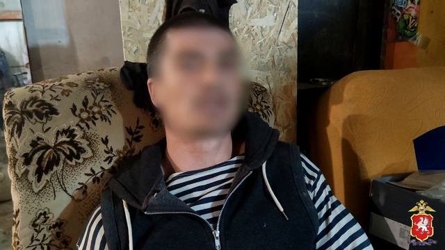 Полицейские Севастополя обнаружили в подвале гаража местного жителя теплицу для выращивания конопли