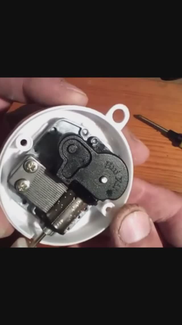 Как получается музыка в мобили на кроватку