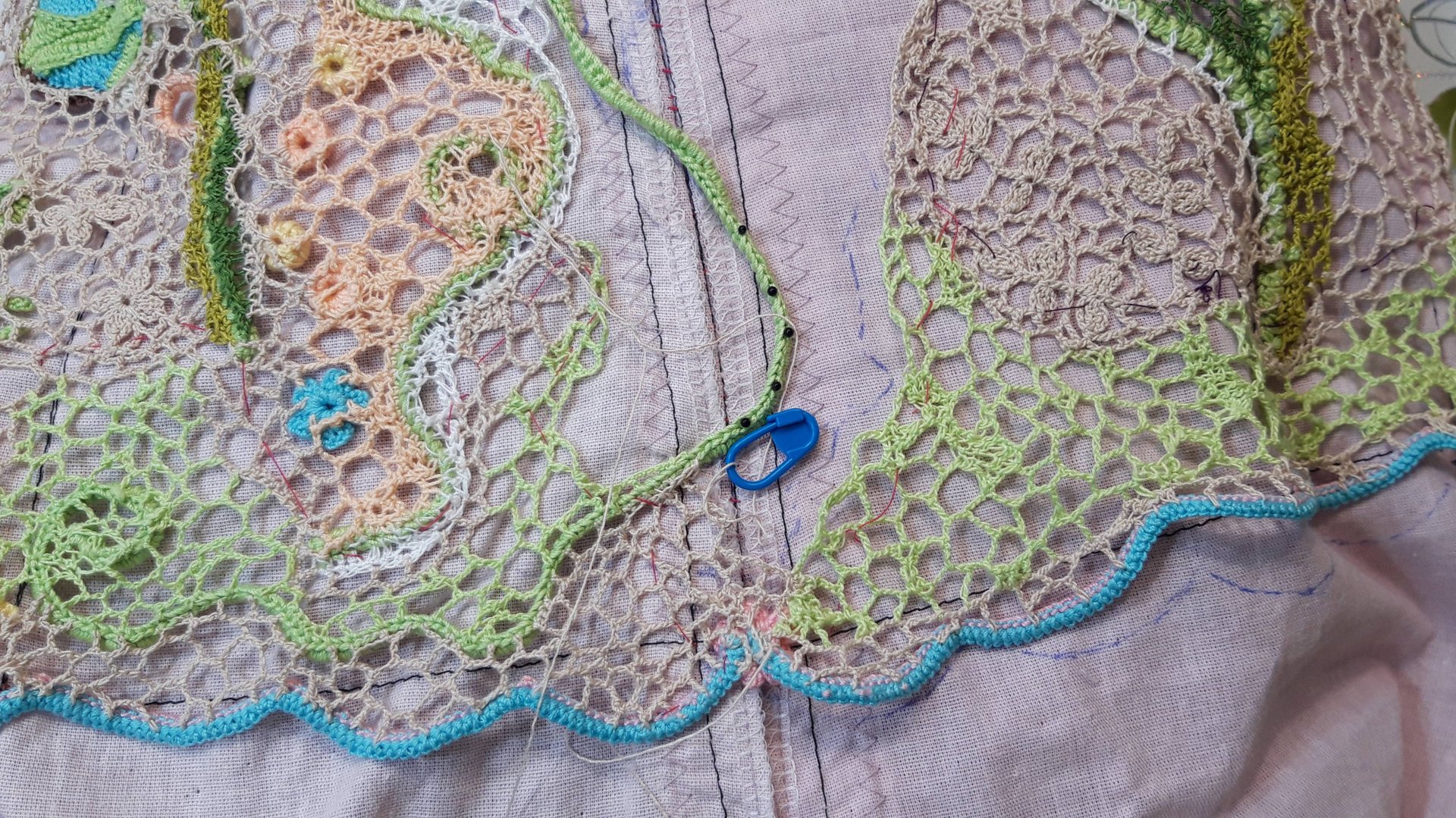 Кофточка ажурное  кружево .сборка соединения мотивов .заполнение сеткой нерегулярной и тунисской